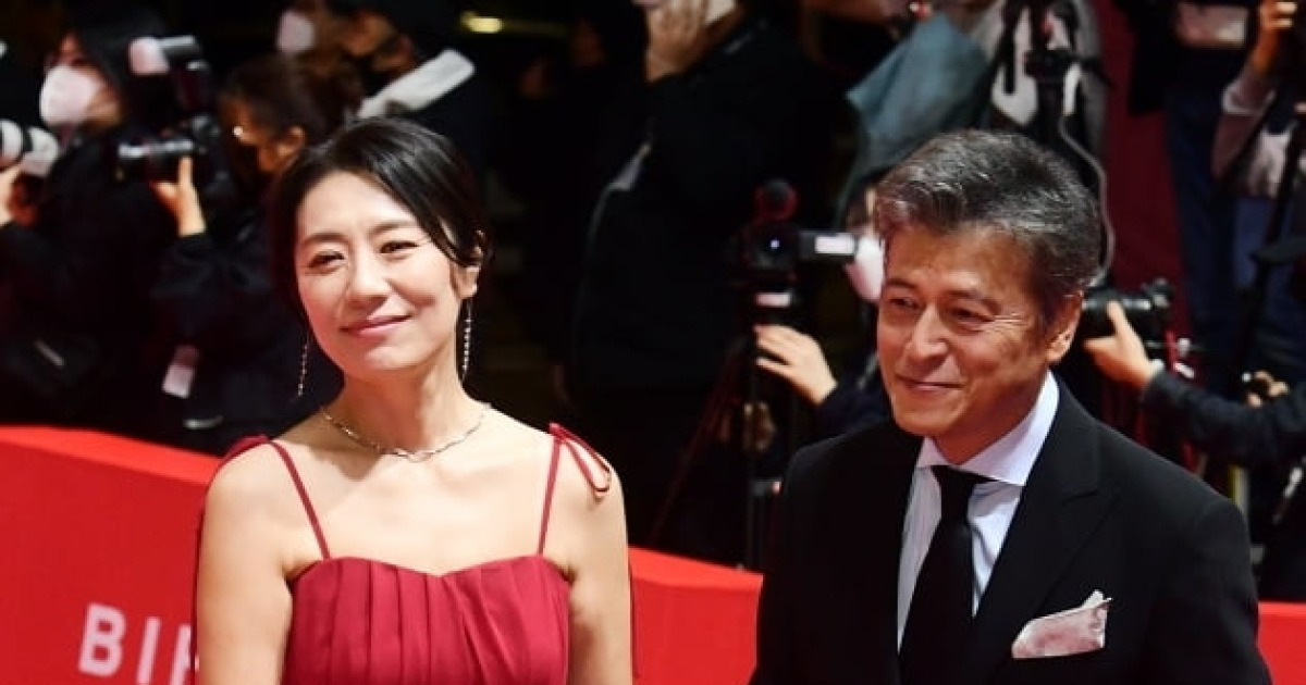 [포토] 조윤희-권해효 부부, '손 꼭 잡고 다정하게~' (27th BIFF)