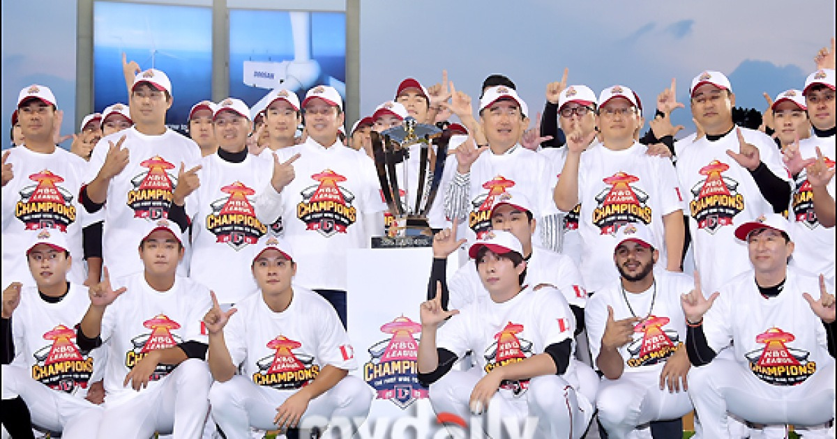 SSG 랜더스, '우승 기념 시그니처 포즈' [MD포토]