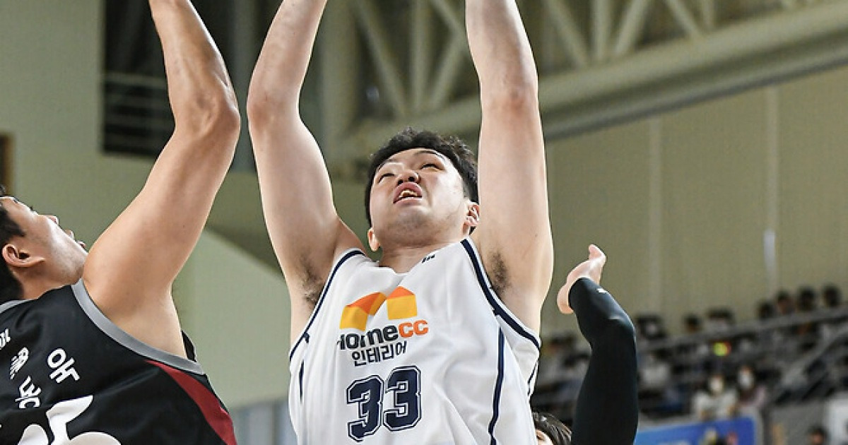 [JB포토] KCC 이승현 '골밑슛 득점이다'