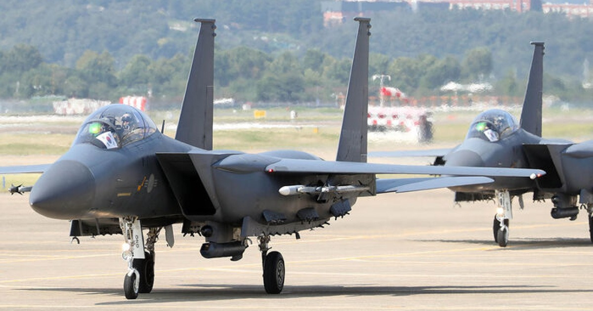 北 전투기 8대 폭격기 4대 시위성비행..공대지사격훈련 추정