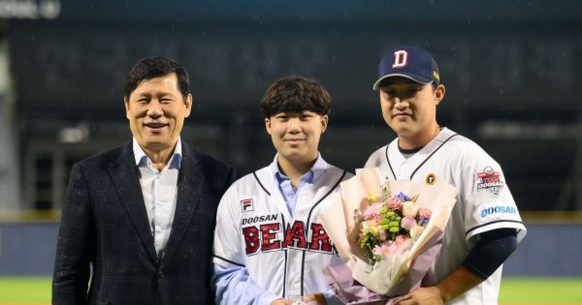 김인태, KBO 9월 Fan First 상 [포토]