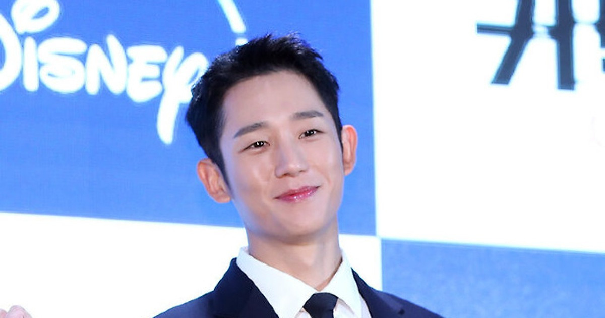 [27th BIFF] 정해인, '부드러운 미소에 하트 콤보'