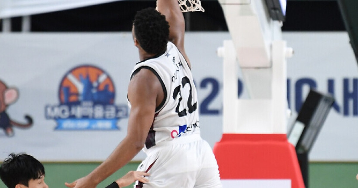 1Q 22점 차, KT와 캐롯의 결승 진출 희비 갈림길