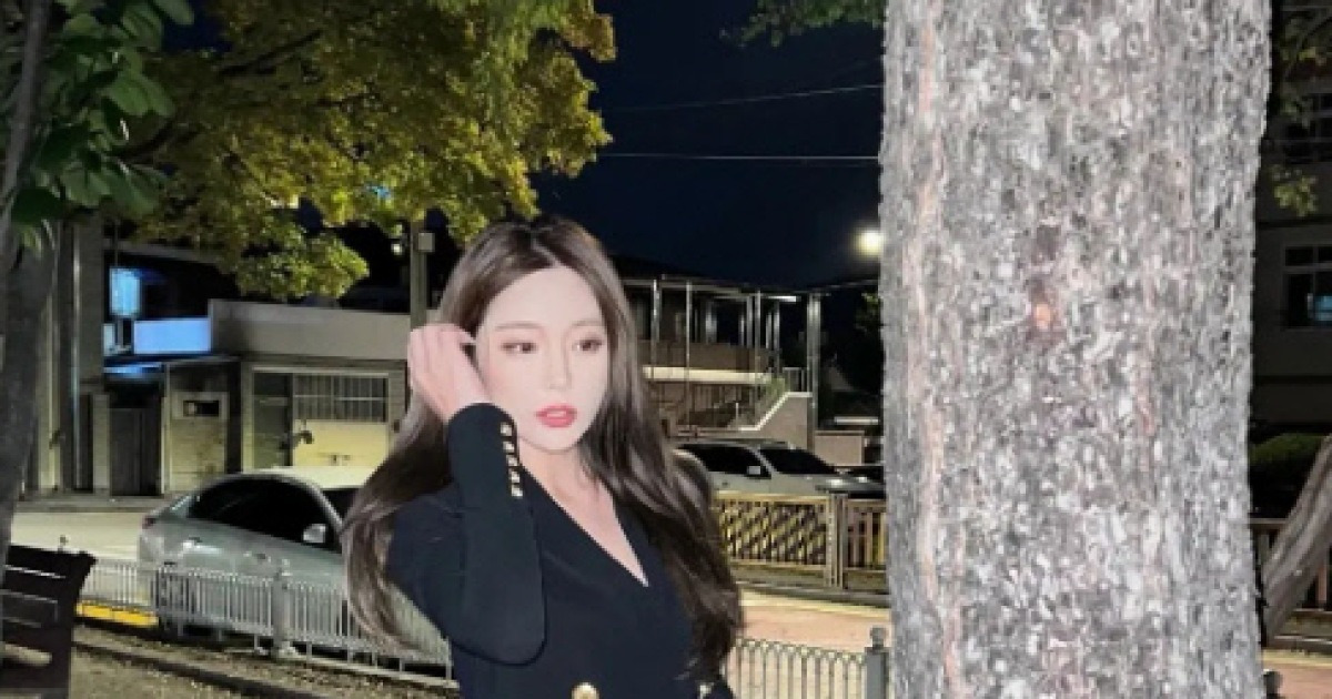 홍진영, 7kg 감량에 볼살 실종..초미니로 뽐낸 젓가락 각선미[★SNS]