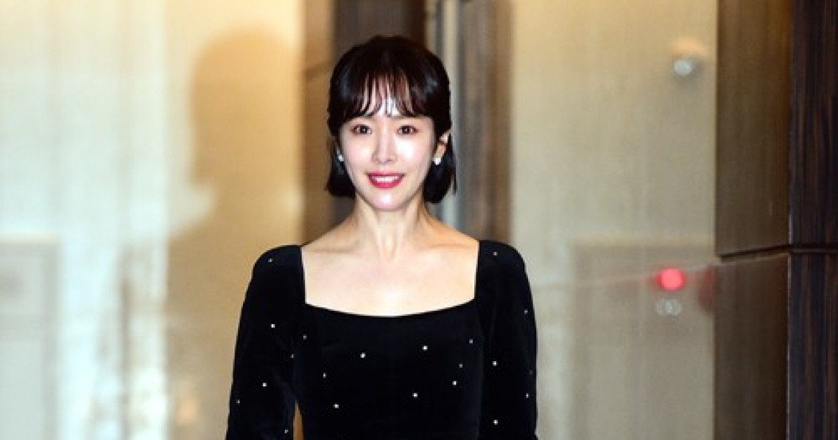 "한살 많은 송혜교 아역으로 데뷔..민폐에 매일 울었다" 한지민, 슬럼프+무대 공포증 극복 [27th BIFF](현장 종합)