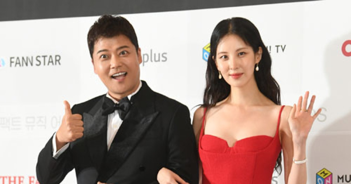 [포토]전현무-서현, TMA MC 호흡