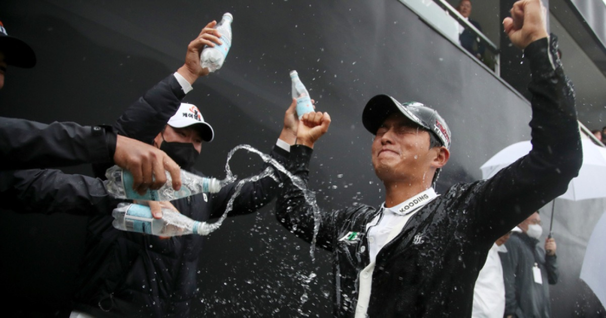 KPGA투어 데뷔12년, '106전 107기' 김영수 제네시스 챔피언십 제패 "그래도 아직 늦지 않았다"