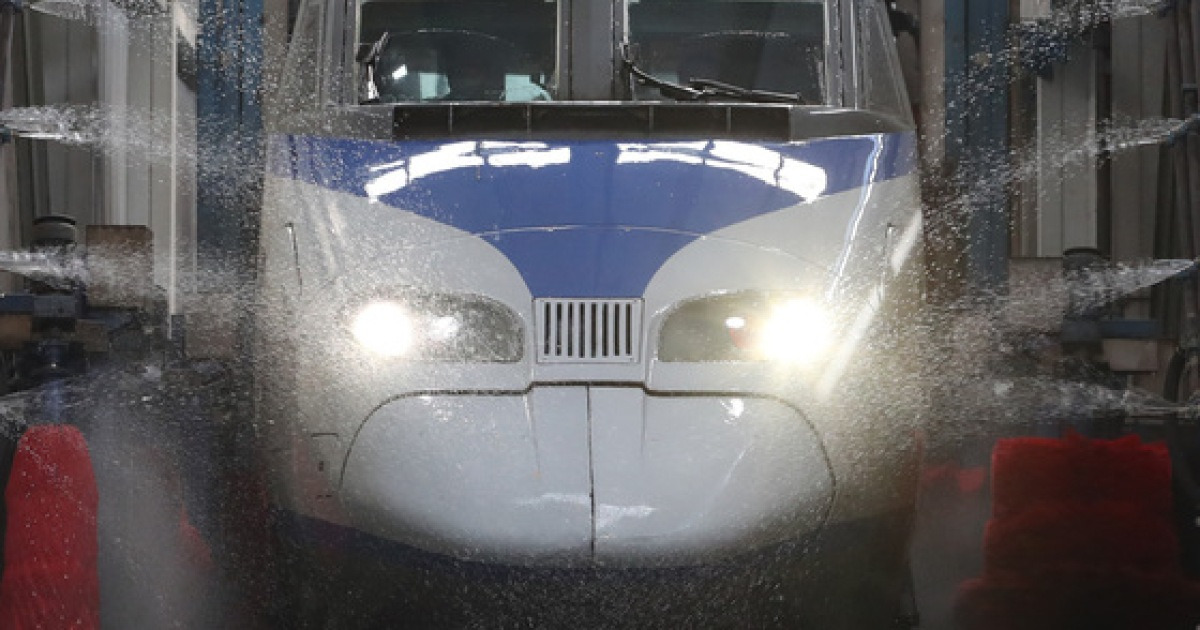 "1시간 지났는데 11%"..KTX 휴대폰 충전 왜 느린가 했더니