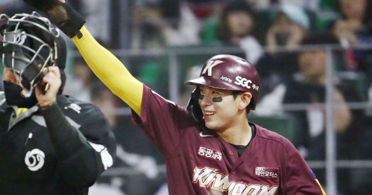 '타격 5관왕 예약' 키움 이정후, KBO 9월 MVP 선정