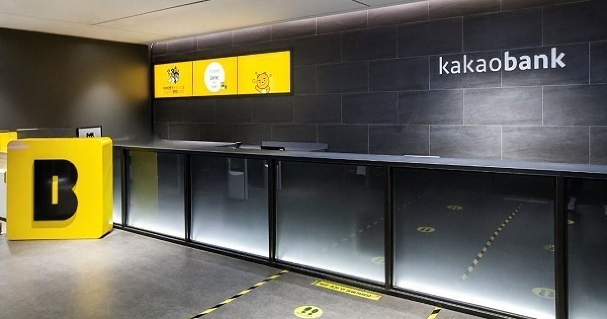KakaoBank shares extends loss despite executives' buyback of 50,000 shares