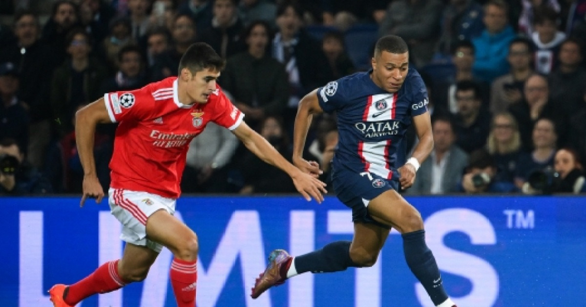 '음바페 PK 득점' PSG, 벤피카에 1-0 리드..메시 부상 결장 (전반 종료)