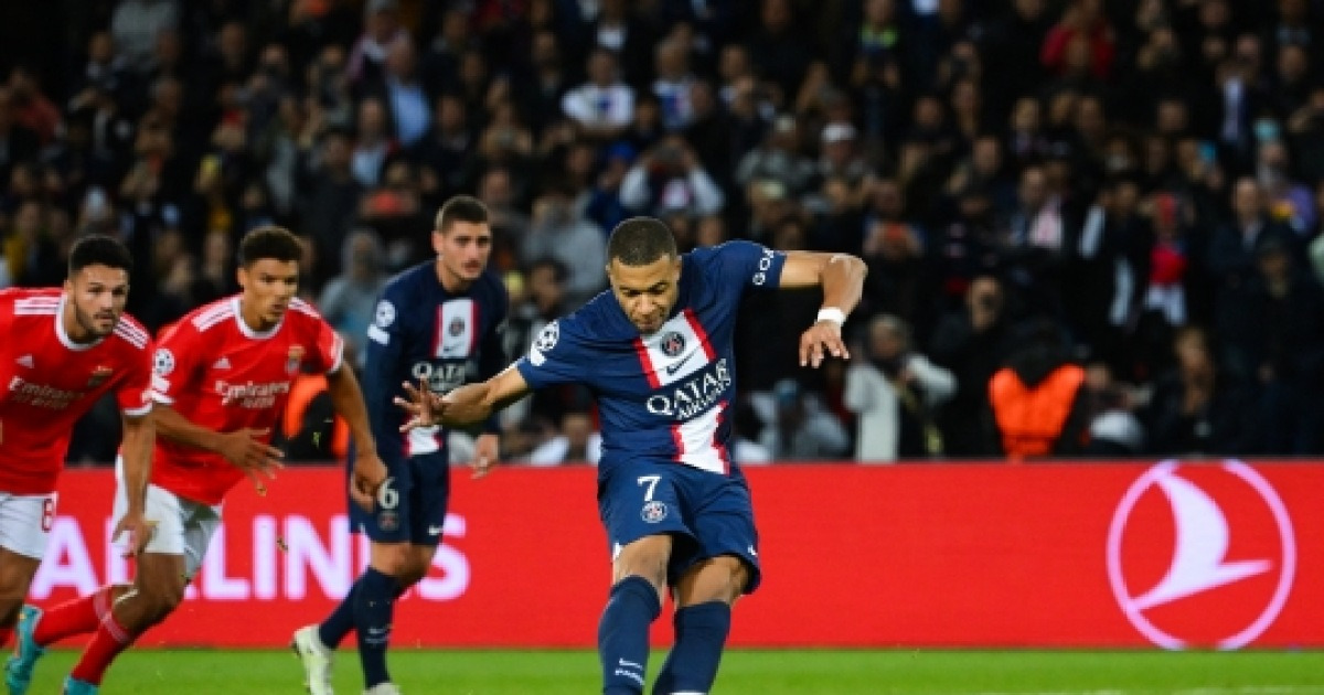 '음바페 PK 골-메시 결장' PSG, 샤흐타르와 1-1 무..조 1위 유지
