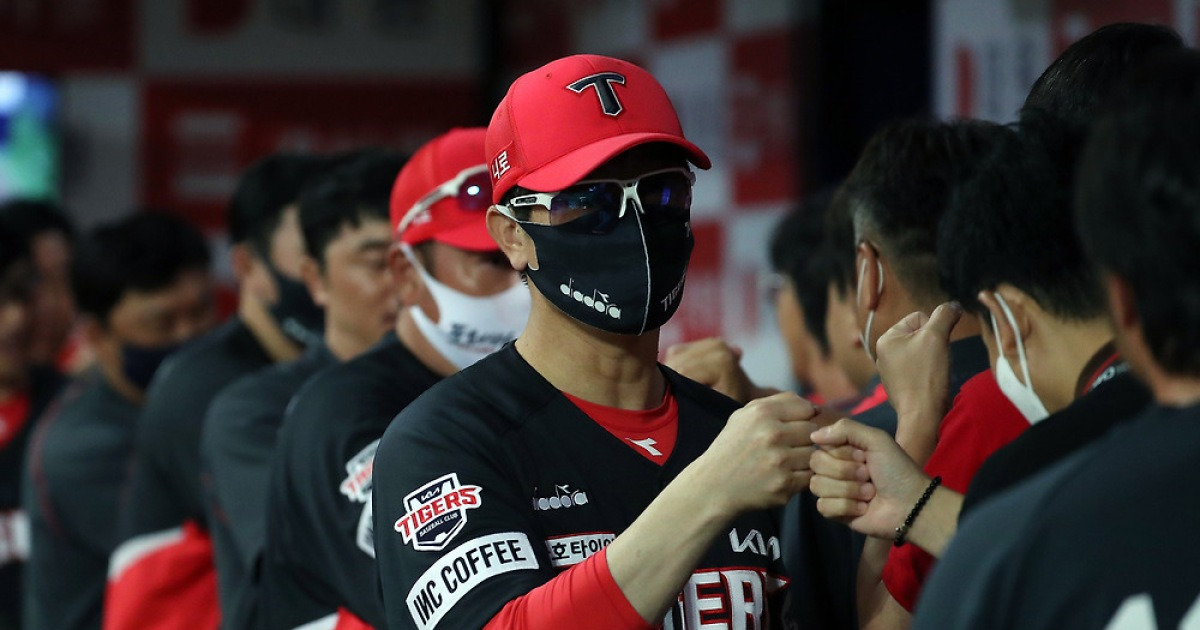 [WC1] 김종국 KIA 감독 "마운드 총력전..놀린, 긴 이닝 소화해주길"