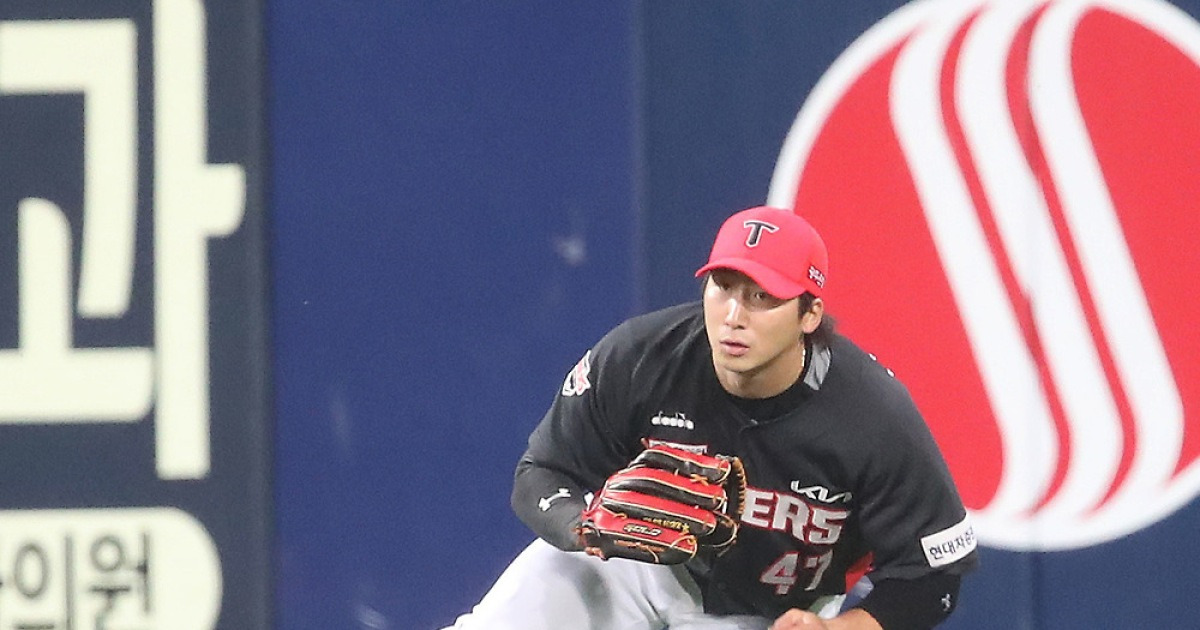 [WC1] 수비 강조했는데..믿었던 나성범의 치명적 실책→KIA 허무한 PS 퇴장