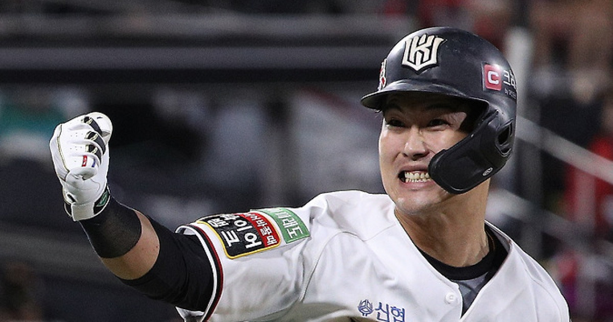 [WC1] '끝내주는 남자' KT 배정대 "2루타 치는 순간 MVP라 생각했다"