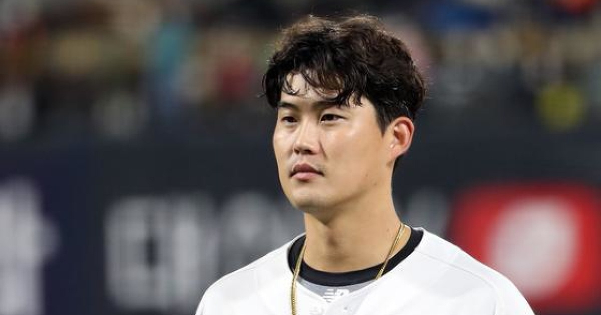 [포토]싹쓸이 2루타 배정대, WC 1차전 데일리MVP