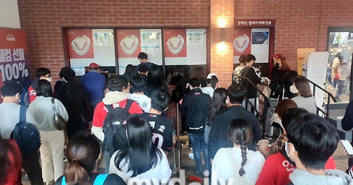 '뜨거운 가을야구' KIA-KT, 와일드카드 1차전 1만7600장 티켓 '완판' [WC]