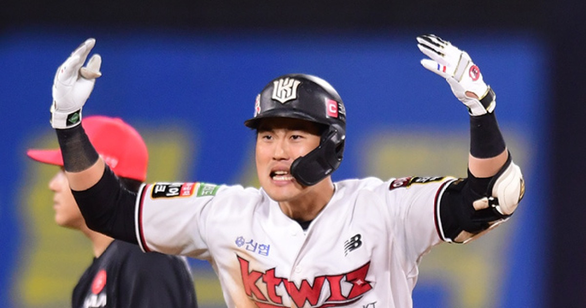 '소형준 호투+배정대 쐐기 3타점' KT, KIA 꺾고 준PO 진출