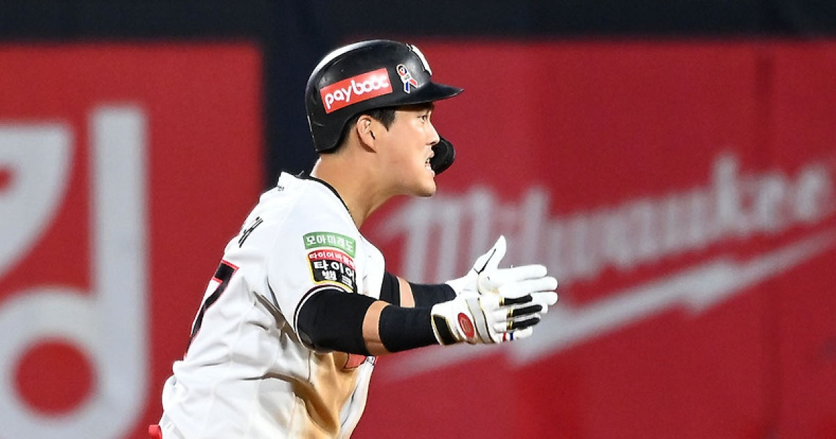 '배정대 쐐기타' 한 판으로 끝낸 KT, KIA 꺾고 준PO 진출 [WC1:스코어]