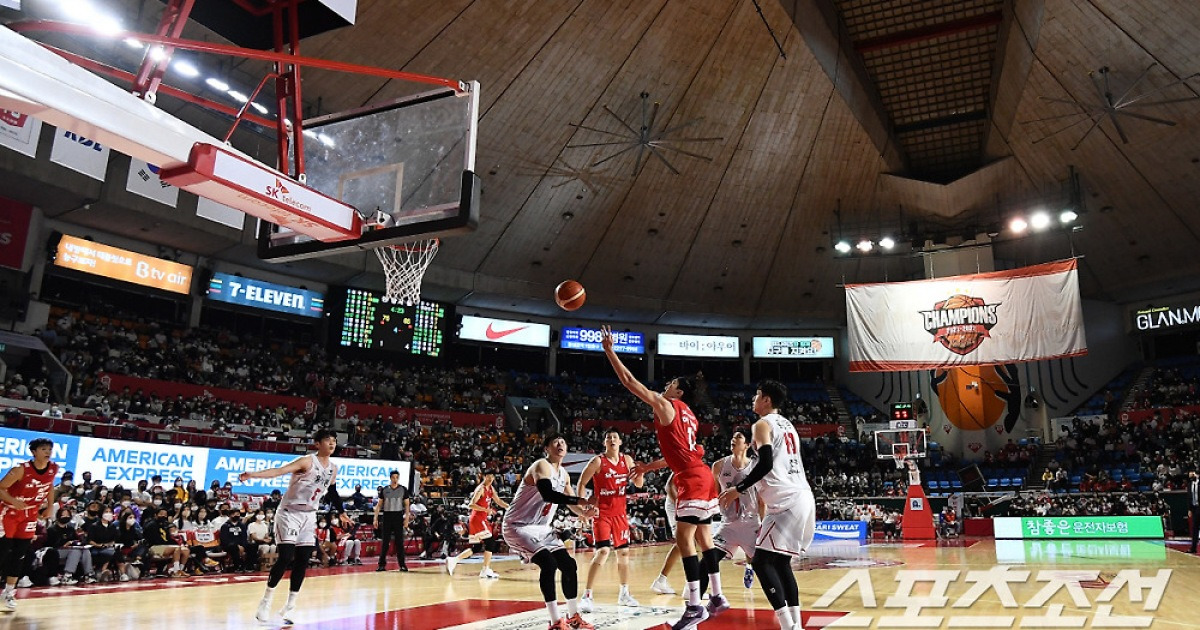 [포토] 프로농구 개막전 SK-KGC '치열한 승부'