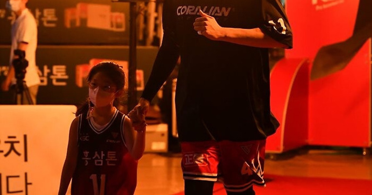 [JB포토] KGC 홈개막전, 코트 입장하는 오세근