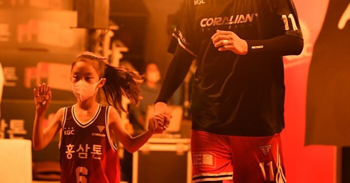 [JB포토] KGC 홈개막전, 홈 코트 입장하는 양희종