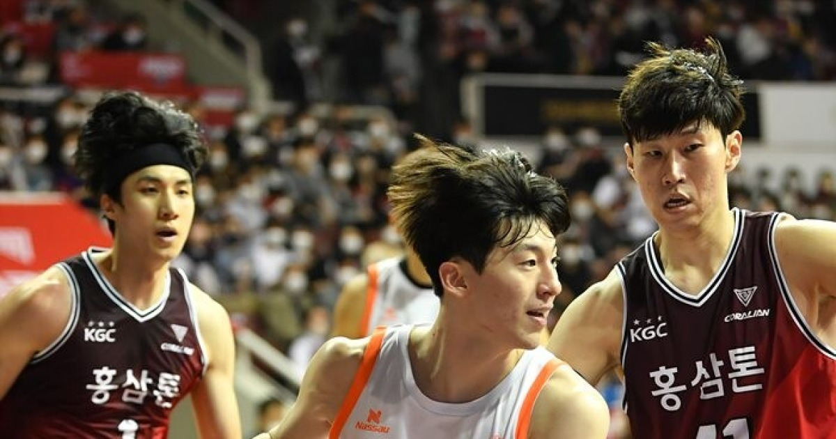 [JB포토] KGC 홈개막전, 돌파하는 캐롯 이정현