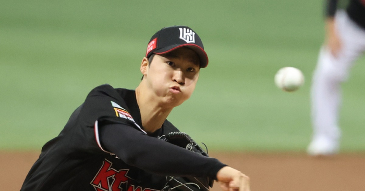 엄상백, 5.2이닝 4실점 교체..KT 불펜 먼저 출동[준PO1]