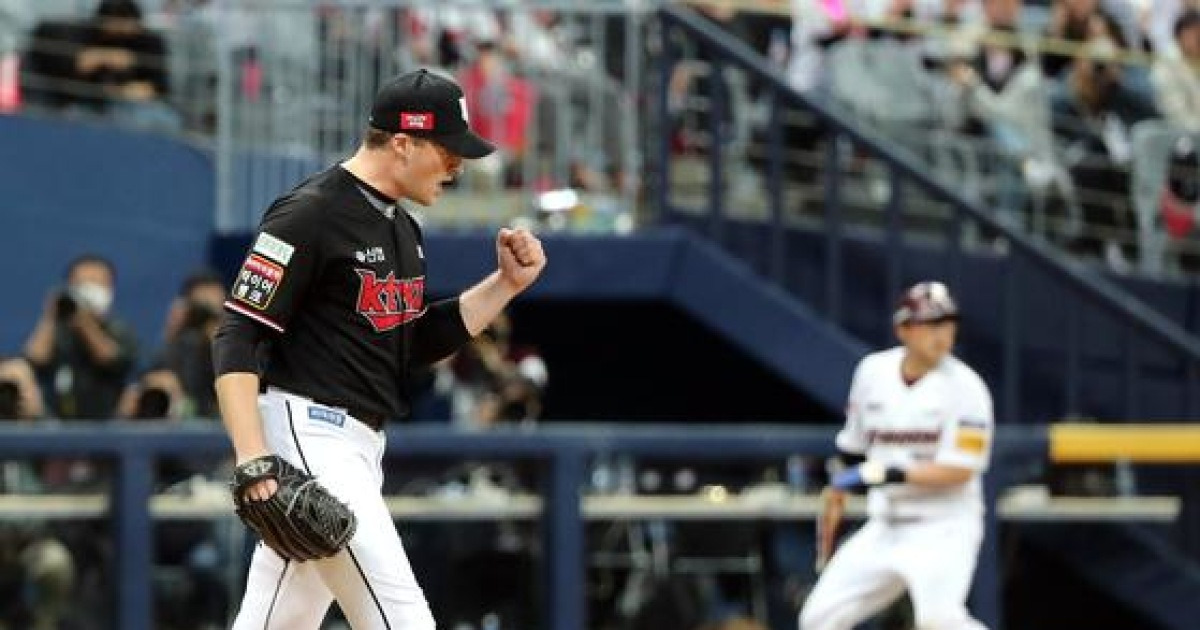 [준PO2]'벤자민 완벽투+병호·백호 적시타' KT, 2-0 신승 거두며 반격