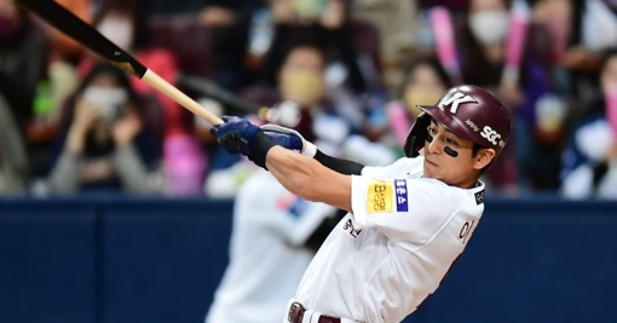 류중일, 이정훈, 안경현 제치고 이제는 이정후..PS 15G 연속 안타 신기록 세웠다 [준PO2]