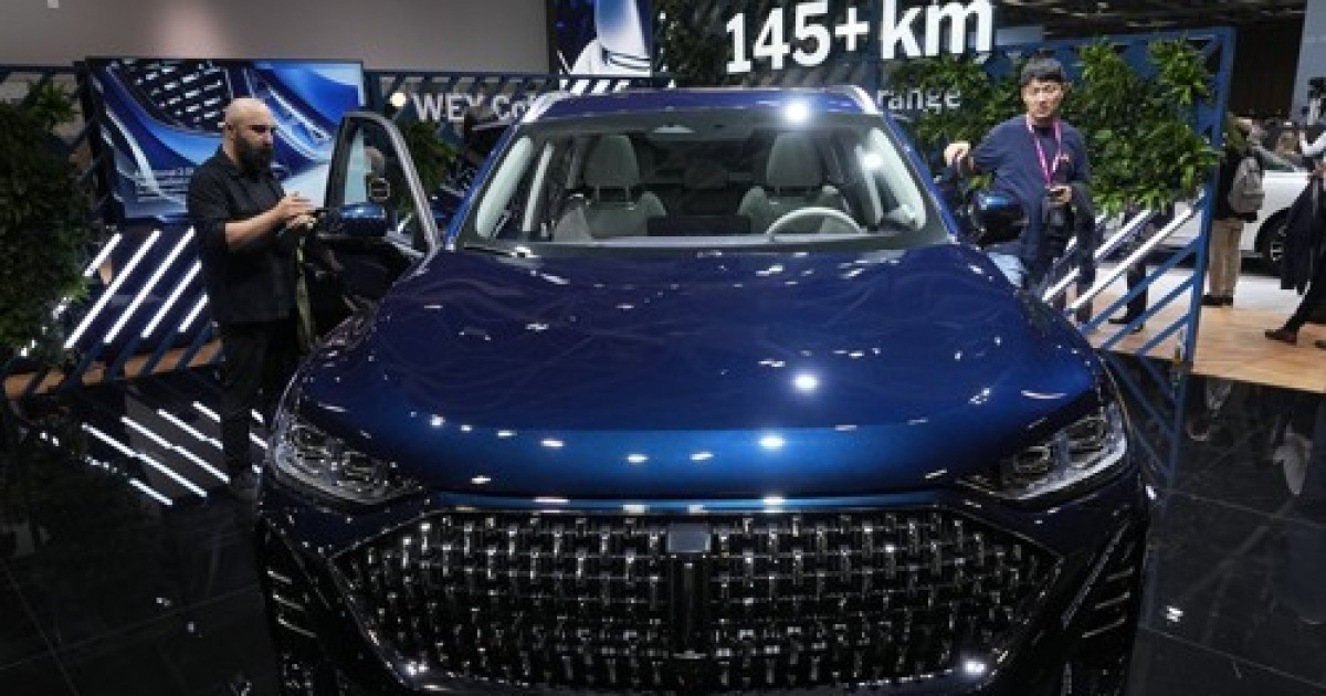 Europe Automakers Paris Show