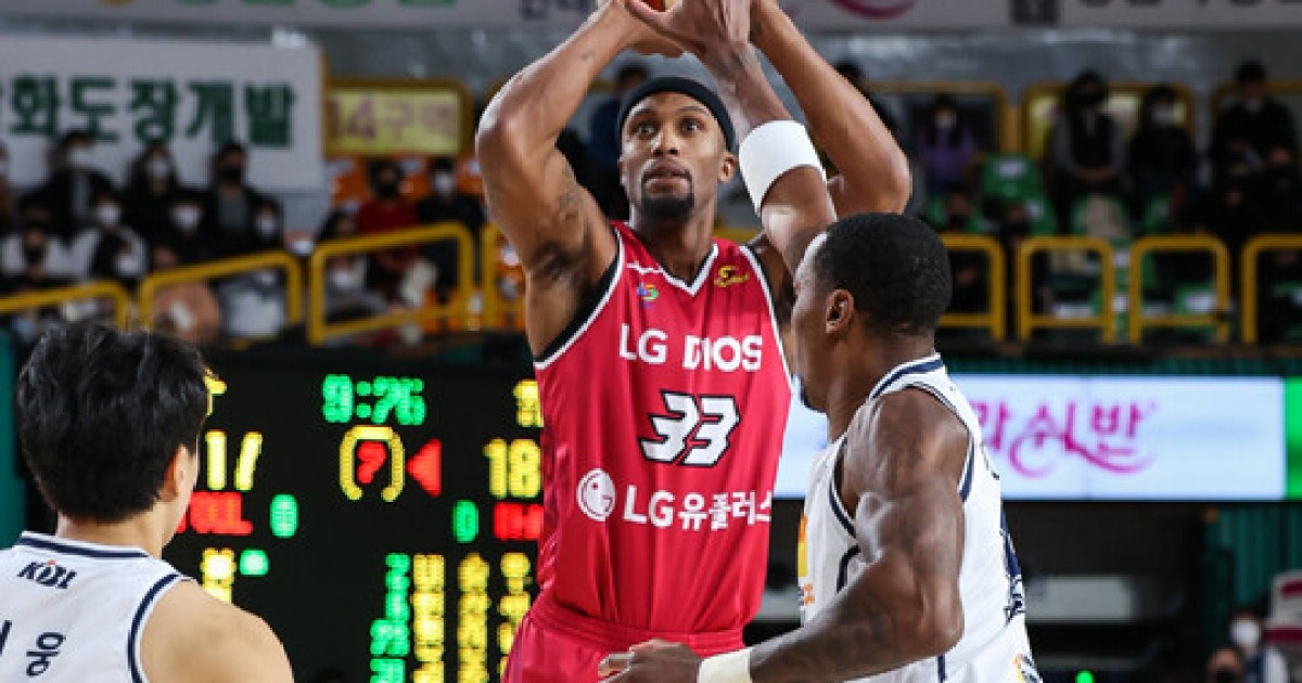 [BK 리뷰] '창원 버전 단 선생 탄생' LG, KCC 꺾고 첫 승 신고