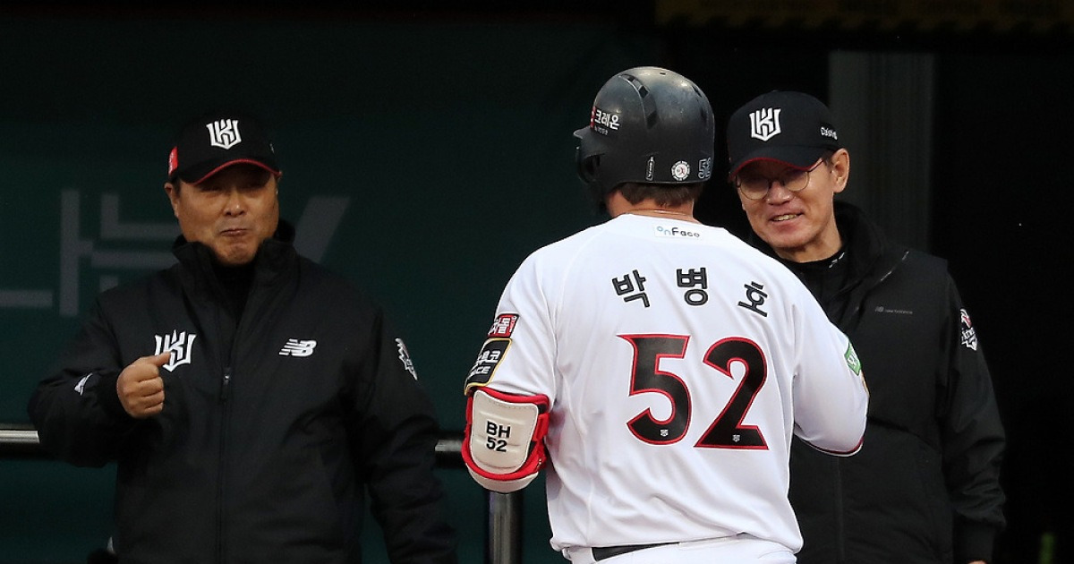 [준PO1] KT 박병호, 포스트시즌 두 번째 경기만에 손맛..추격의 솔로포