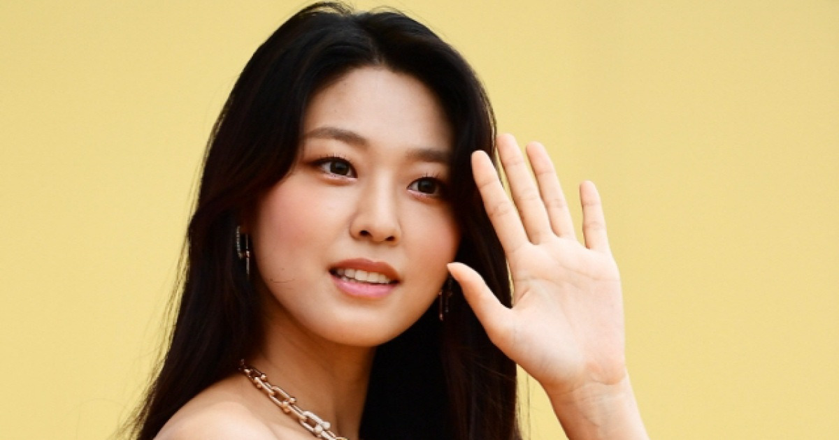 [종합] AOA 결국 역사 속으로? FNC 떠나는 설현, 배우 활동 노선