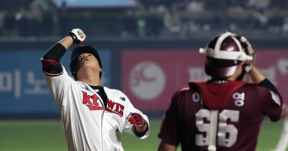 [준PO4] PS 첫 아치+4G 연속 타점..국가대표 4번 타자가 돌아왔다