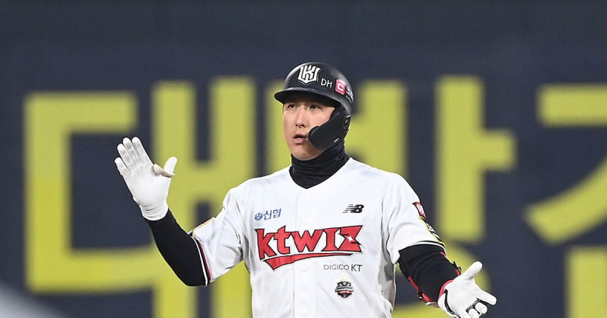 담장 직격 2루타와 혼신의 슬라이딩, 황재균이 KT를 살렸다 [준PO4]