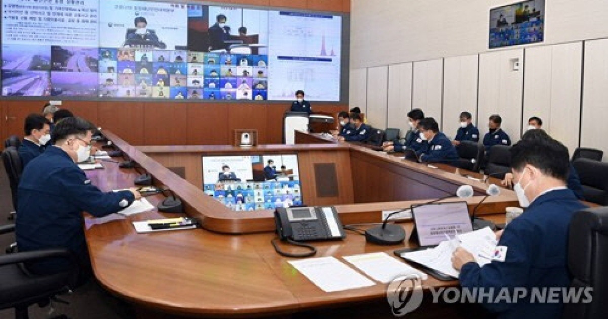 [속보] 코로나 확진자 2만4000명대 감염재생산지수 9주만에 1 넘어