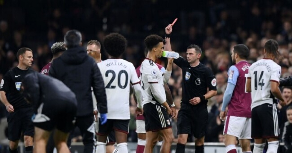 [epl.review] '퇴장+자책골' A.빌라, 풀럼에 0-3 완패..4G 무승+17위