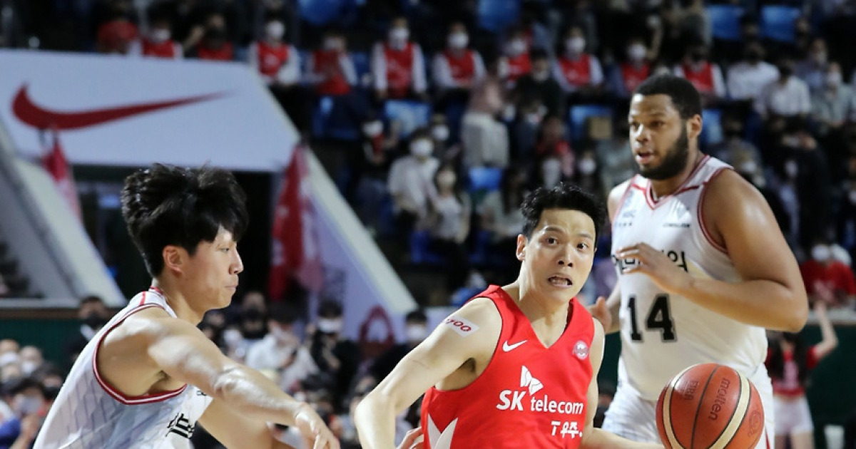 '김선형 22점' SK, 한국가스공사 꺾고 시즌 첫승..KGC 4연승 질주