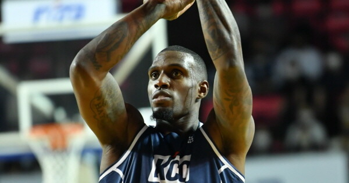 [BK 리뷰] '라건아 잡고, 이근휘 넣고' KCC, KGC 5연승 저지.. 연패 탈출은 '덤'