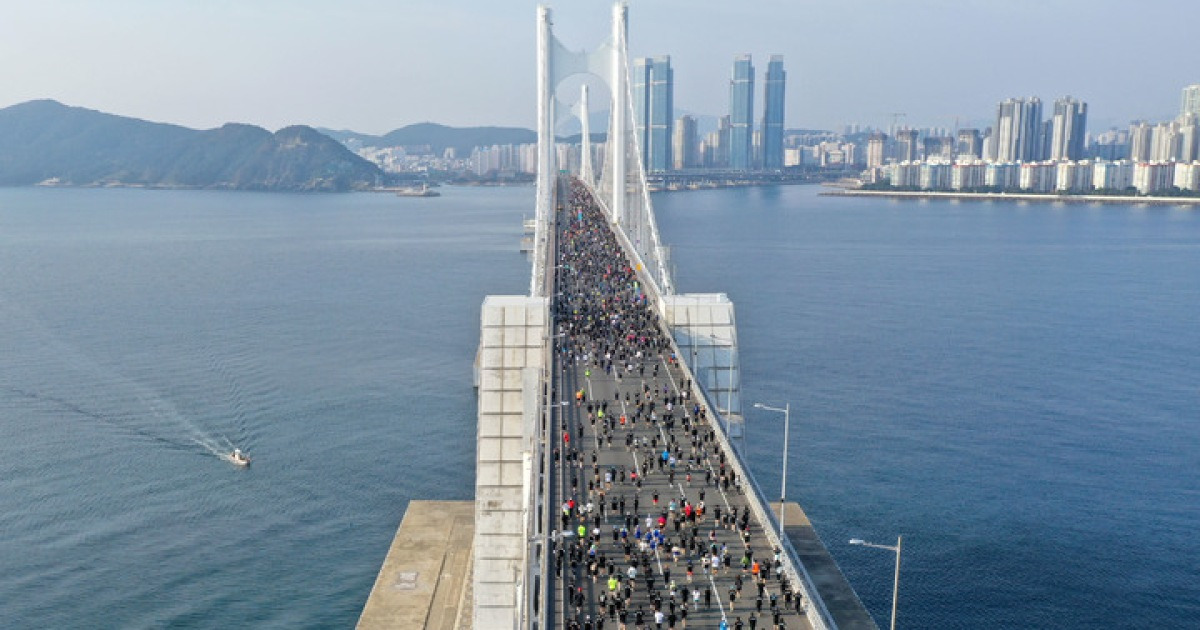 광안대교 일원에서 열린 2022 부산바다마라톤대회