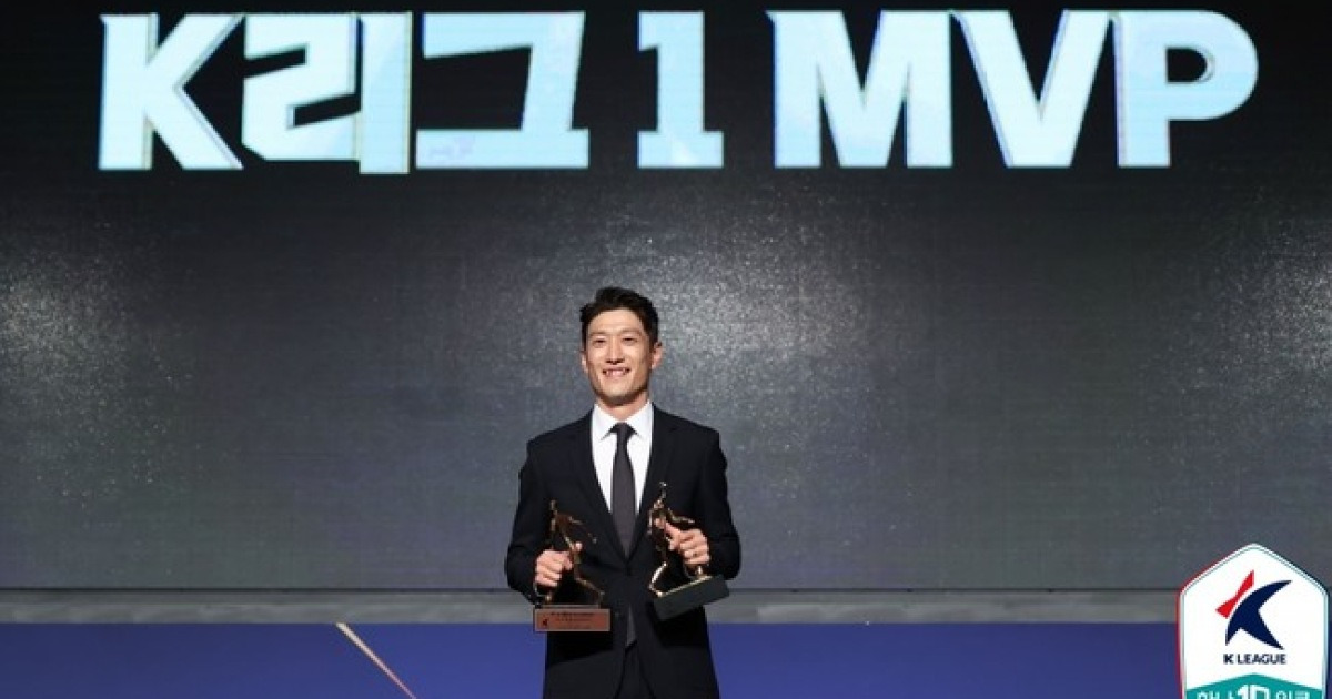 [K-어워즈] 'MVP+BEST XI' 이청용 "원상이에게 미안해"