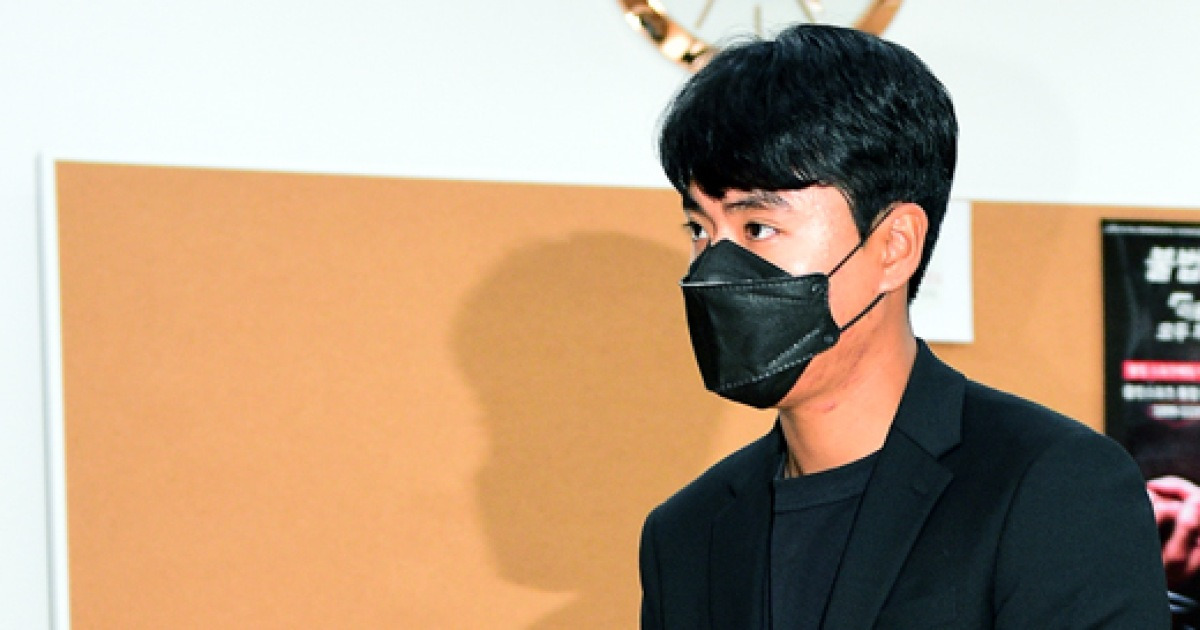 [MD포토] KPGA 상벌위 참석하는 김한별 '어두운 표정'