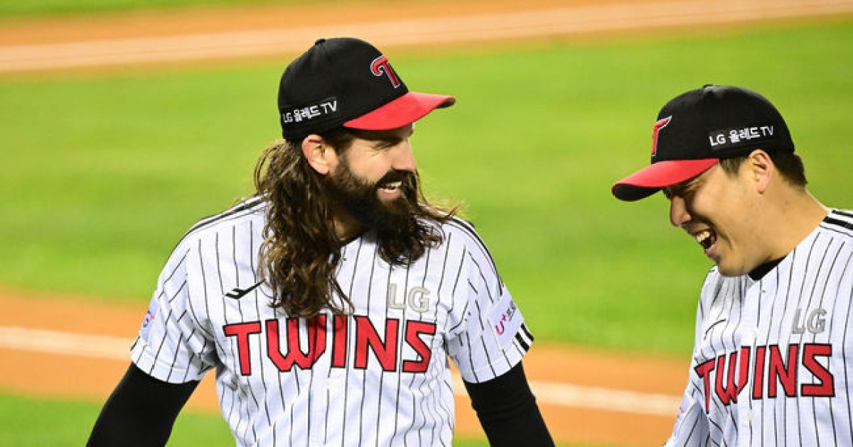 켈리 선발이다→LG 승리다. 외워라, 4년째 변함없는 공식이다 [PO1]