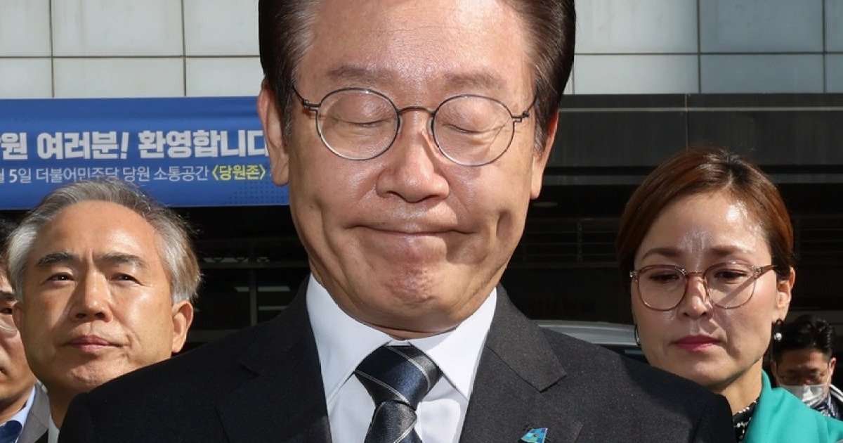 당사 앞 눈물 흘린 이재명 "정당사에 참혹한 일 벌어져"