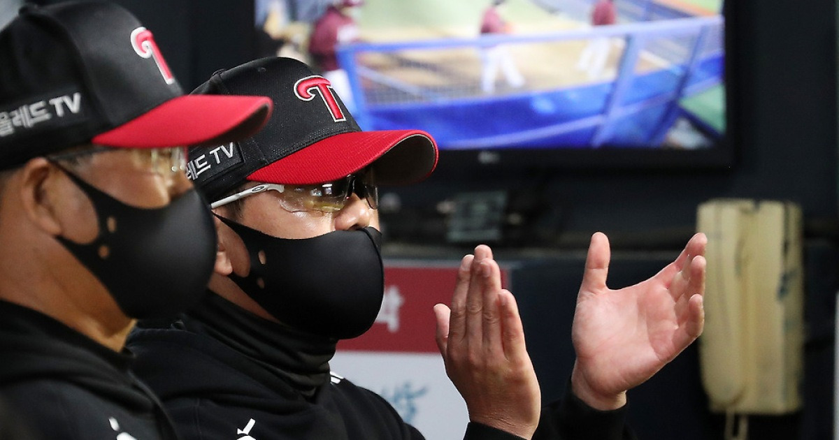 [PO2] 류지현 LG 감독 "요키시에 강했던 이형종, 유강남, 김민성 기대"