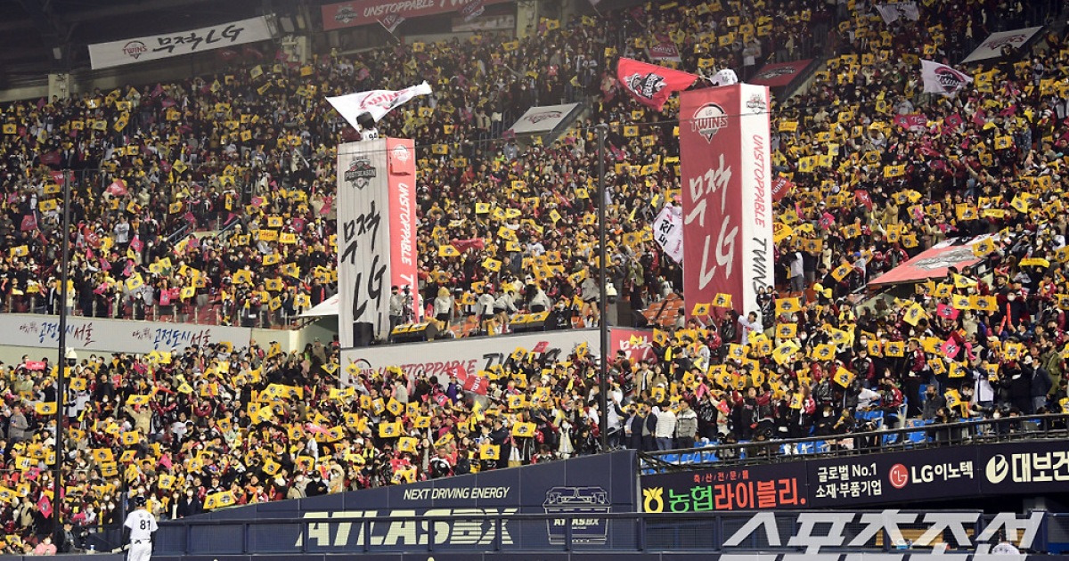 KS 진출확률 80% 잡은 메가트윈스 흥행파워, 1차전 이어 2차전도 2시간 전 매진[PO2현장]