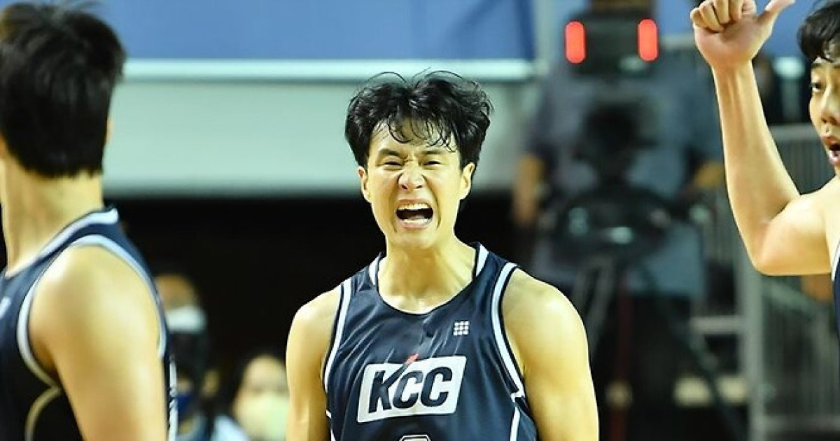 [JB포토] KCC 허웅 '허를 찌르는 3점슛 성공'