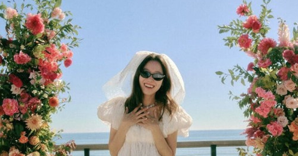 공효진 ♥케빈 오와 결혼식 사진 공개 웨딩드레스에 선글라스 쓰는 힙