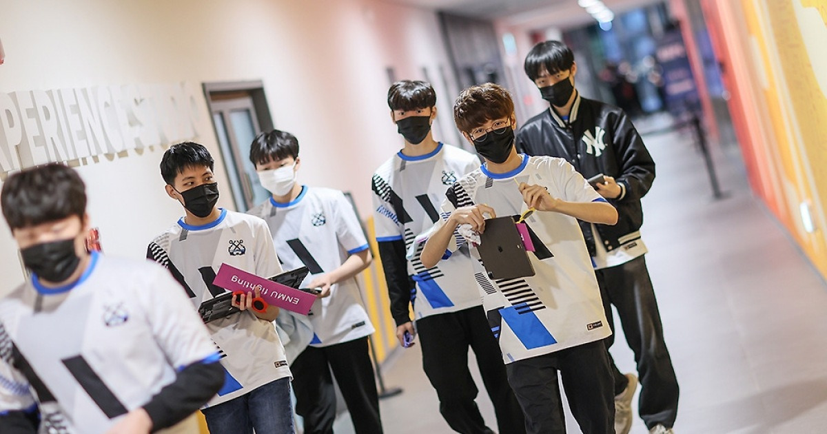 [KRPL] 4연패 후 첫 승 거둔 레볼루션